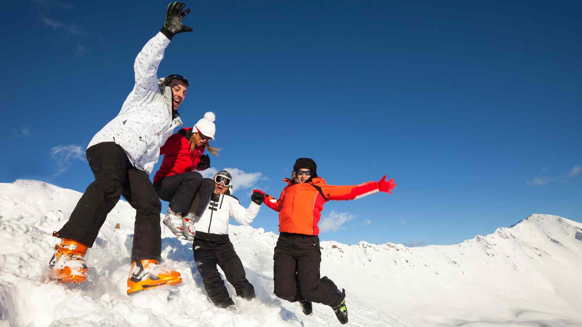 335+ Clever Ski Team Names